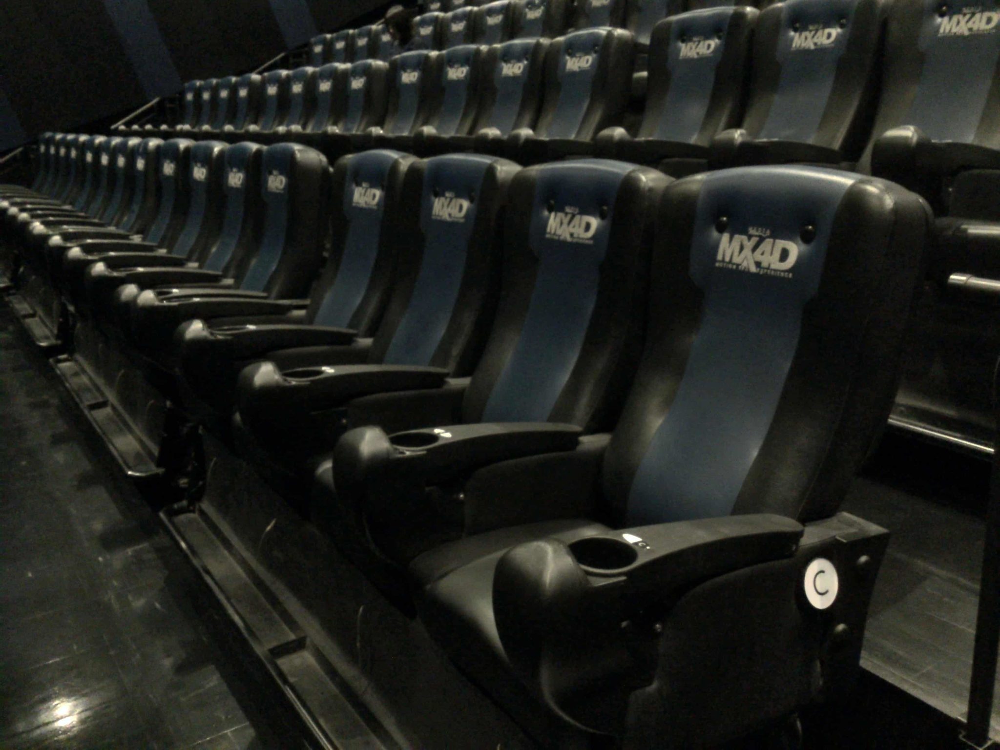 【4DXとMX4Dの違いと感想】圧倒的に4DXをオススメしたい理由！ | CINEBAD BLOG